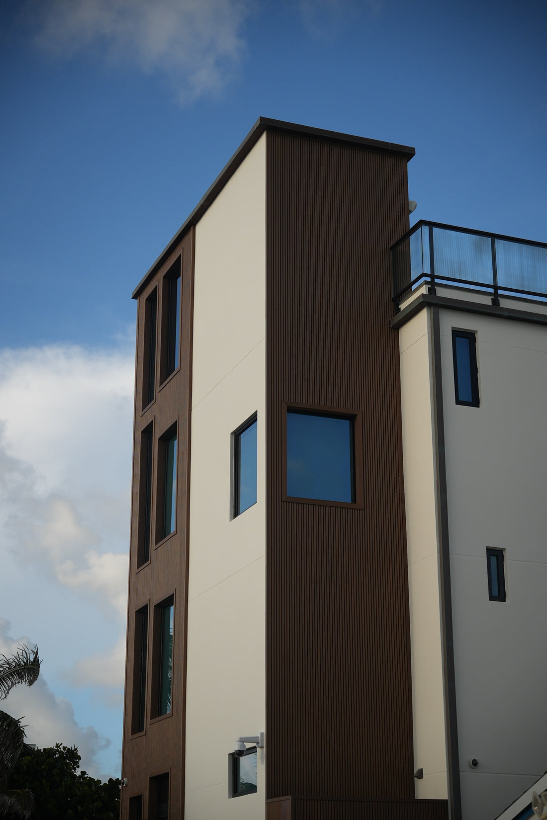 Composite Narrow Slat Cladding (8.4 sq ft) – Builder Express