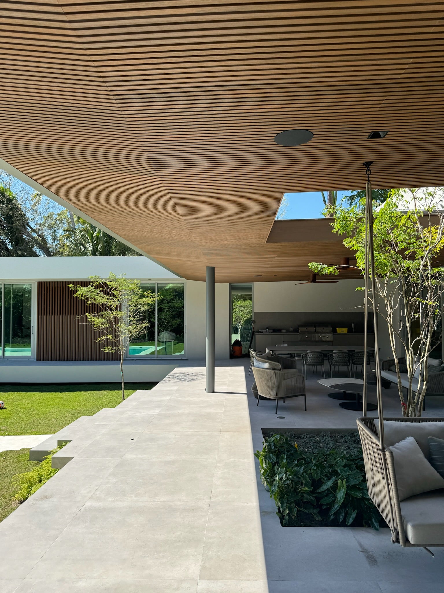 Composite Narrow Slat Cladding (8.4 sq ft) – Builder Express